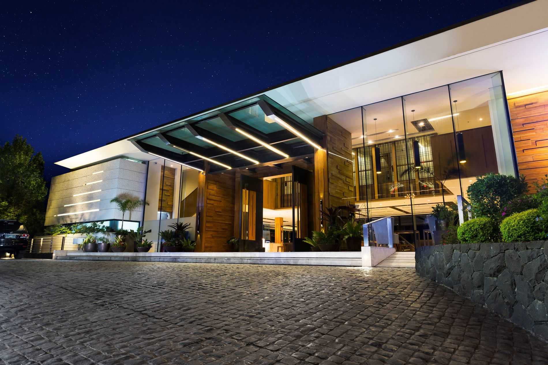 Escala - Tagaytay | Cavite City | Philippines